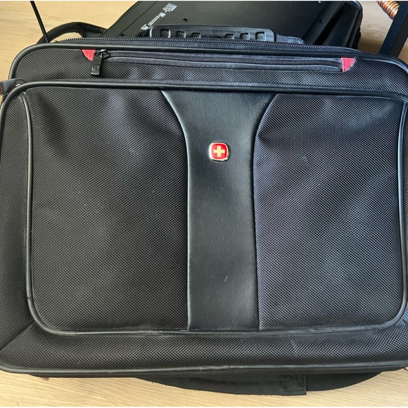 Wenger | Bags | New Wenger Swiss Army Laptop Messenger Bag | Poshmark